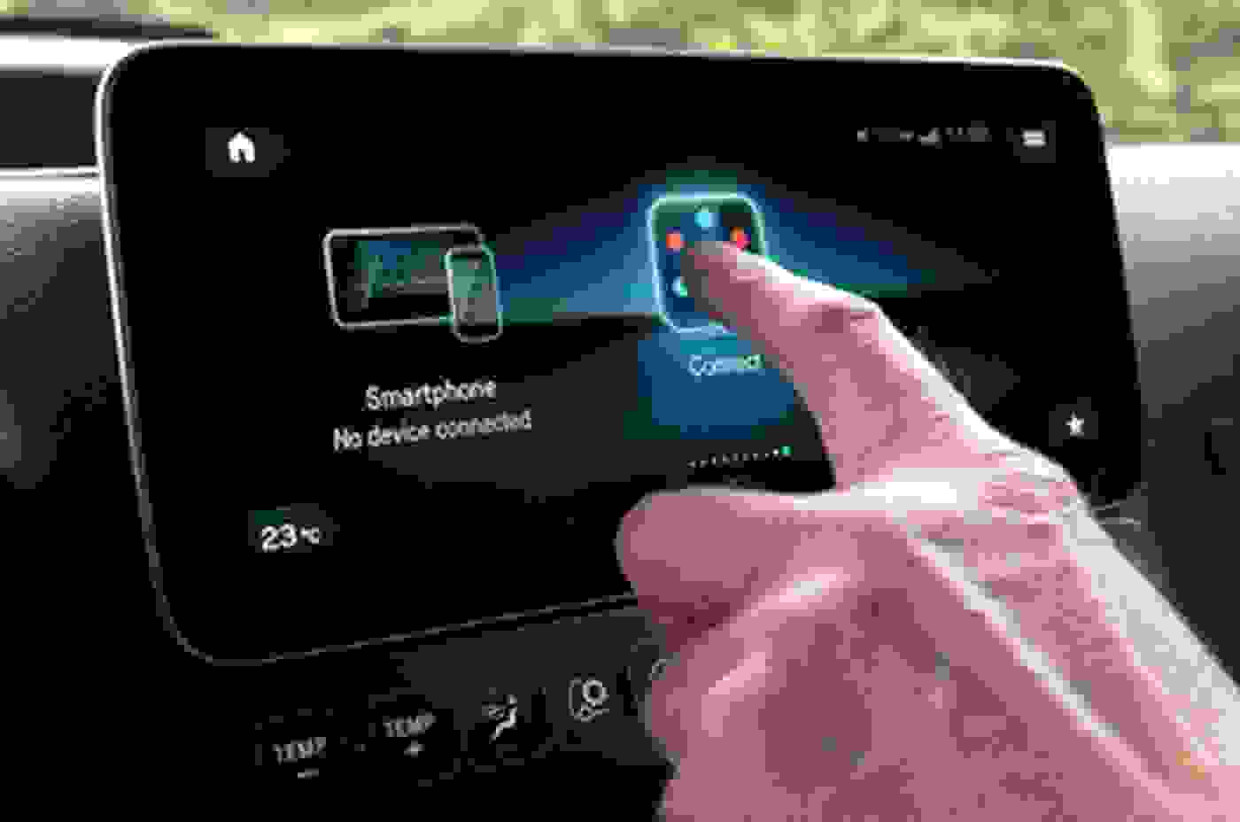 Mercedes-Benz Trucks teams up with Microlise to offer easy, low-cost ...