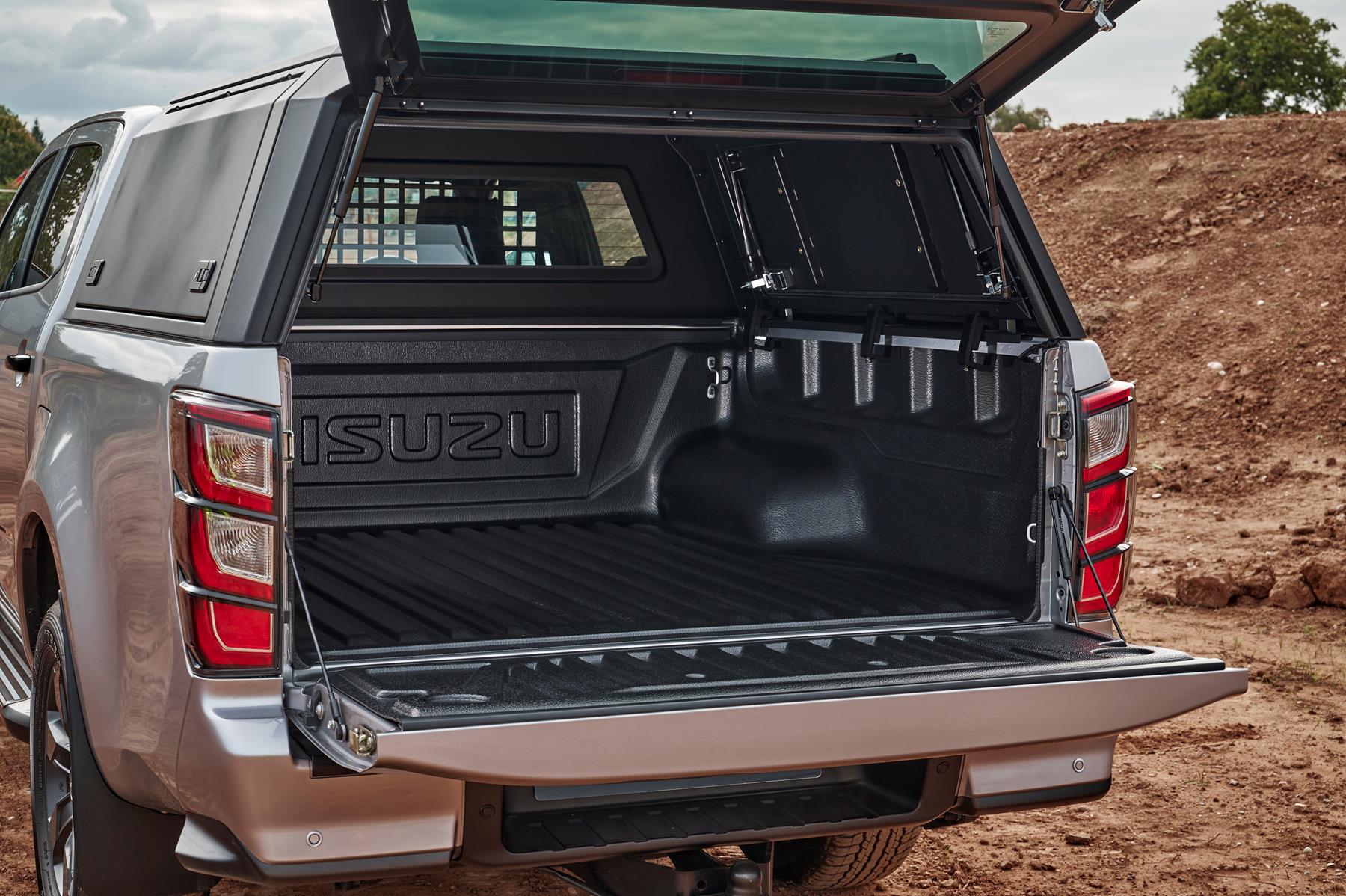 New Isuzu D-Max V-Cross | Commercial Ready Pickup | Roger Young News