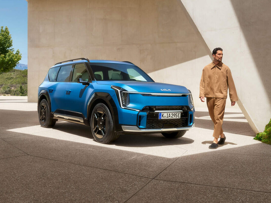 Kia EV9 Named 'Best Large Electric Car' In 2025 Carbuyer Awards