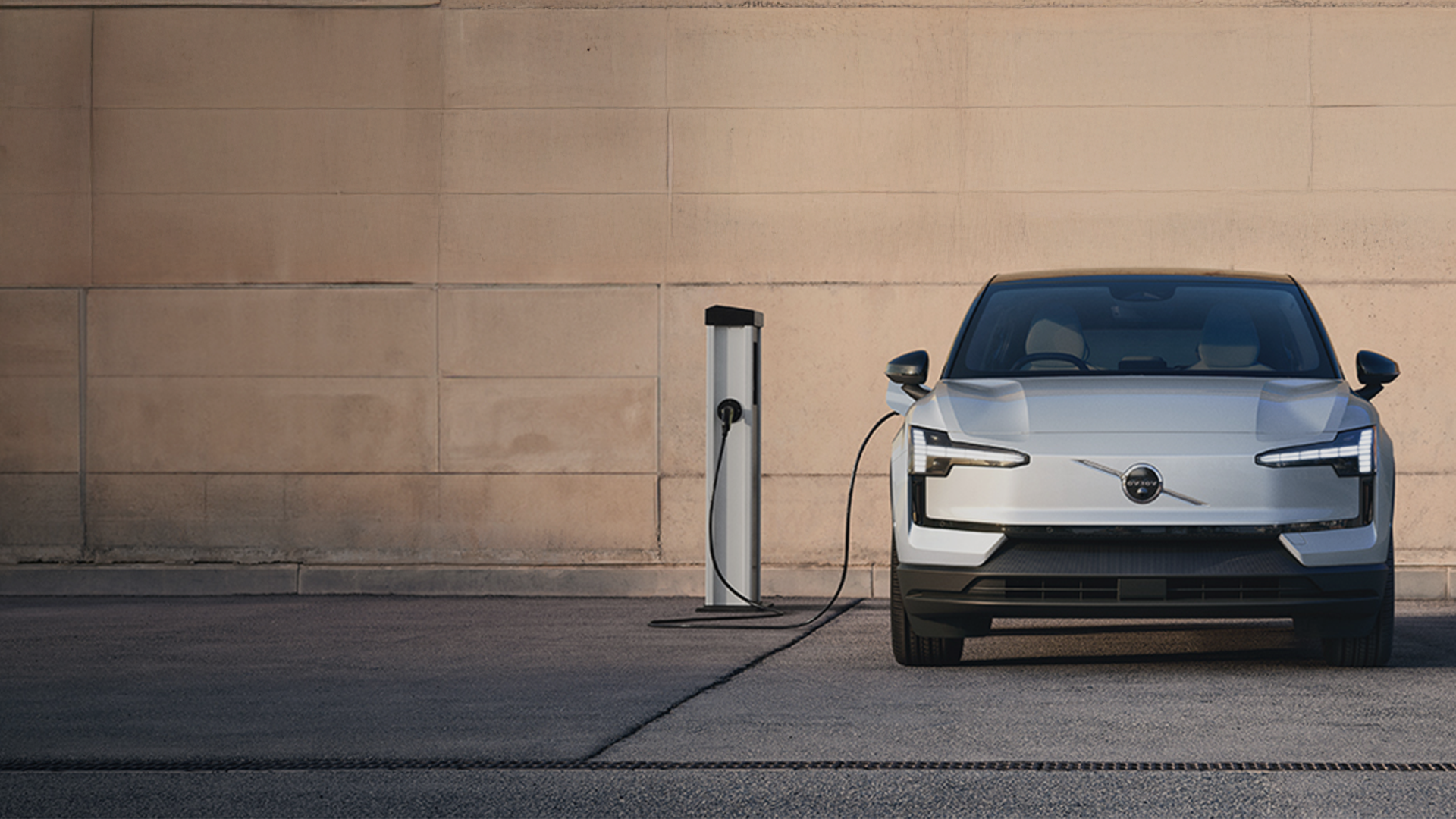 Official Volvo Dealership In Cardiff | Mon Motors